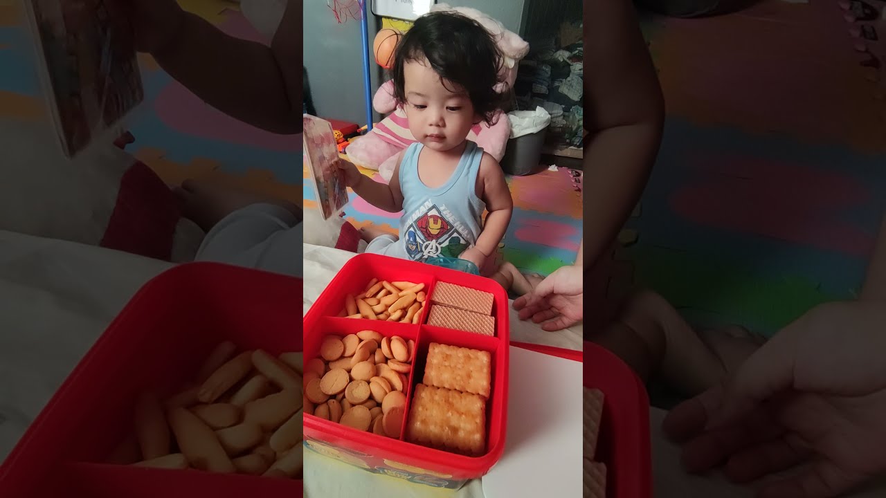 Reaction Ko Sa Nissin Happy Snackin - YouTube