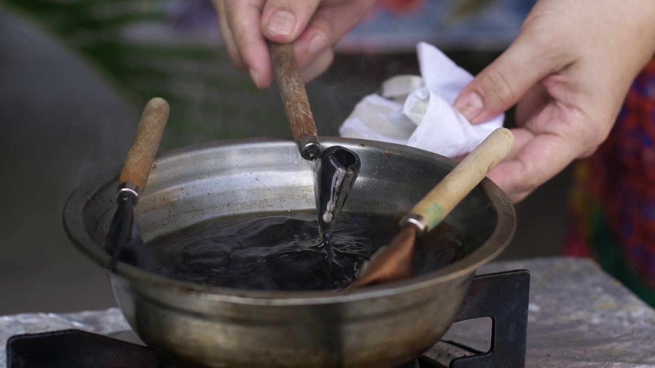 Malaysian Batik how to hold the Canting Tool - YouTube