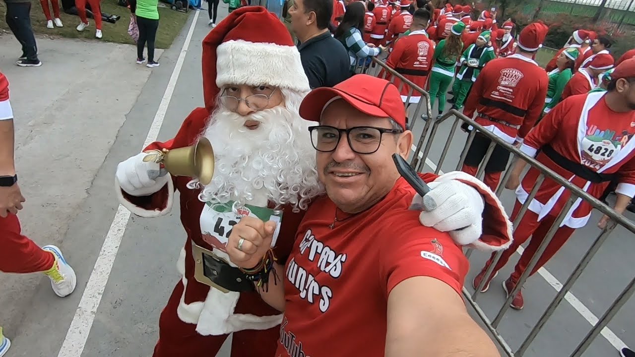 carrera Run Santa Run 2024 Parque fundidora monterrey N.L México - YouTube