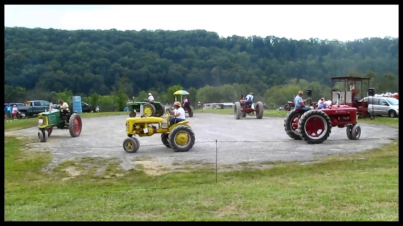MIDDLECREEK TRACTORS ASSOC. / TRACTOR SQUARE DANCING - YouTube