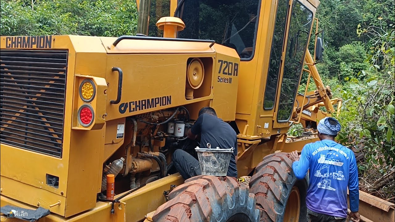 เสี่ยแบงค์บ้าพลังไปหน่อยได้เรื่องเลยสุดโหด!! ภารกิจเกรดทางให้ตชด. - YouTube