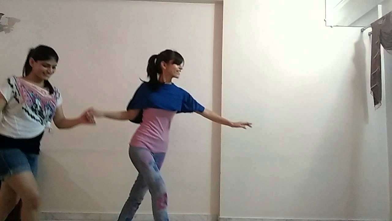 Couples Dance to Chod Do Aanchal - YouTube