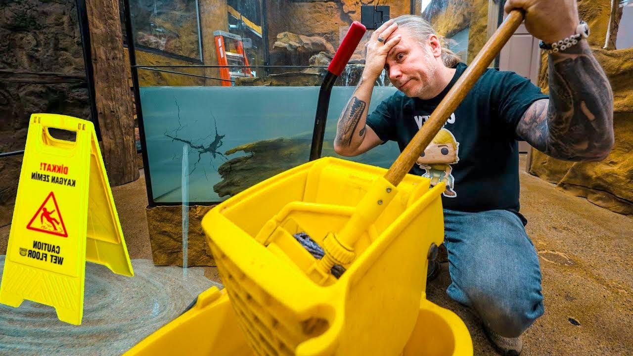 I CAN'T STOP MY ALBINO ALLIGATOR LEAK!!!! | BRIAN BARCZYK - YouTube
