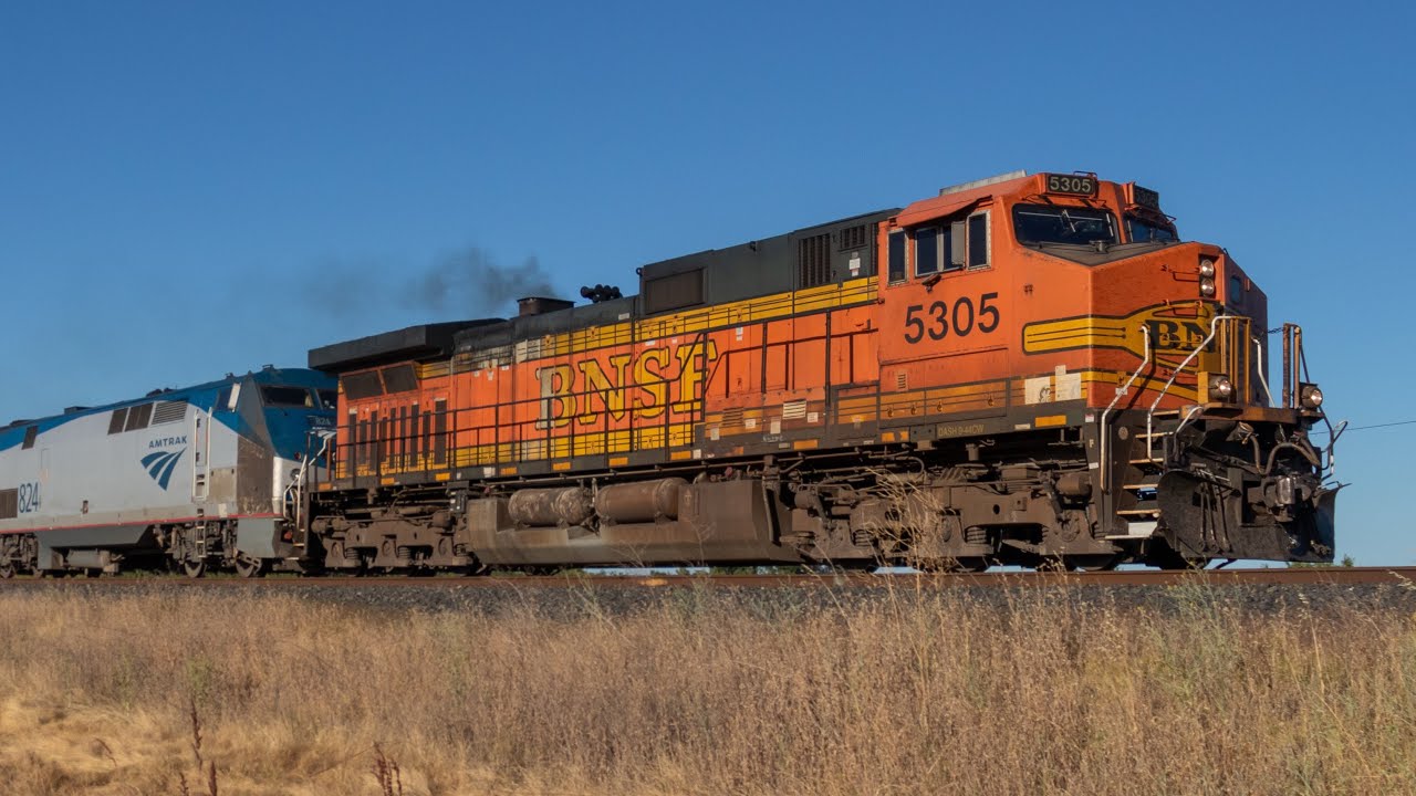 BNSF #5305 Leads The California Zephyr Through Elmira - YouTube