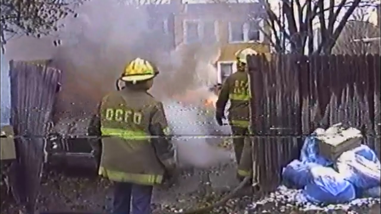 A little throw back DCFD action with an auto fire in the 1994 time era ...