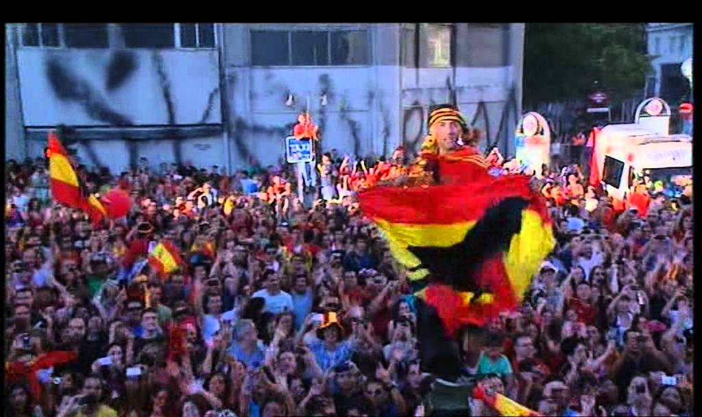 Spain's Euro 2012 victory parade - YouTube