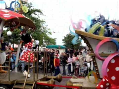 MINNIE'S PARTY TRAIN - Disneyland Paris - YouTube