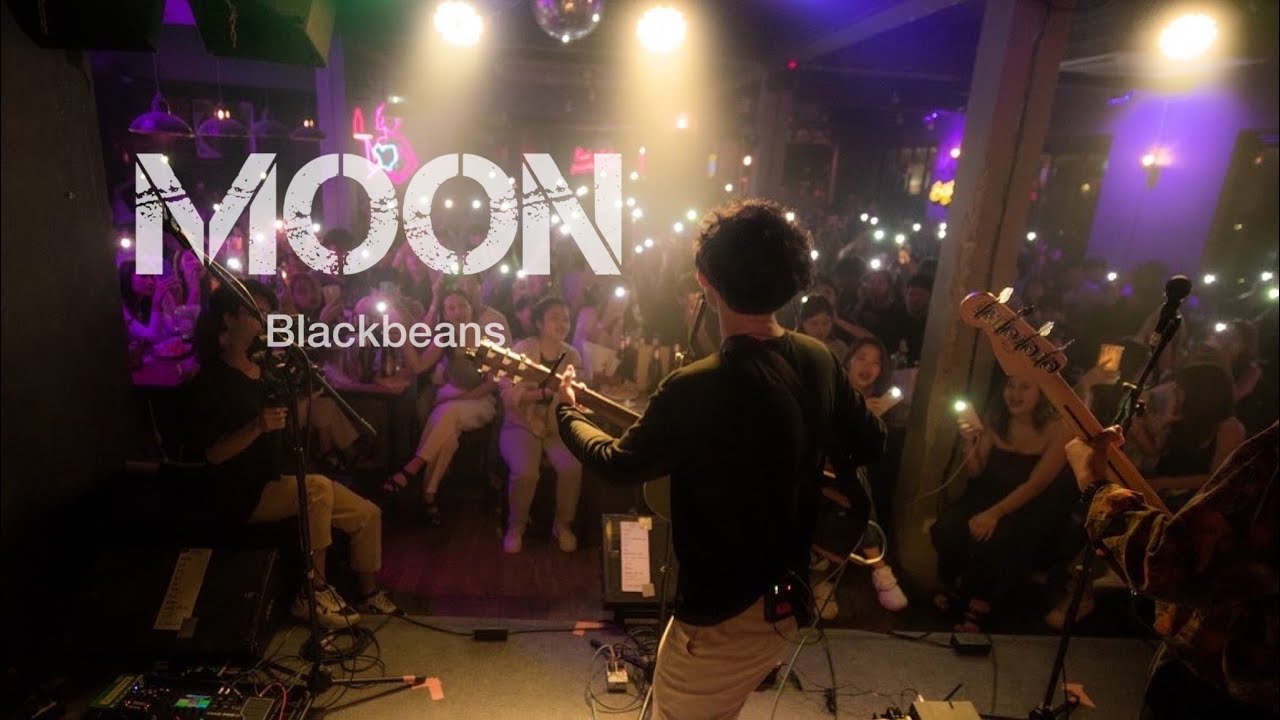 Moon - Blackbeans [ Live in Porjai bar Chiang Mai ] - YouTube