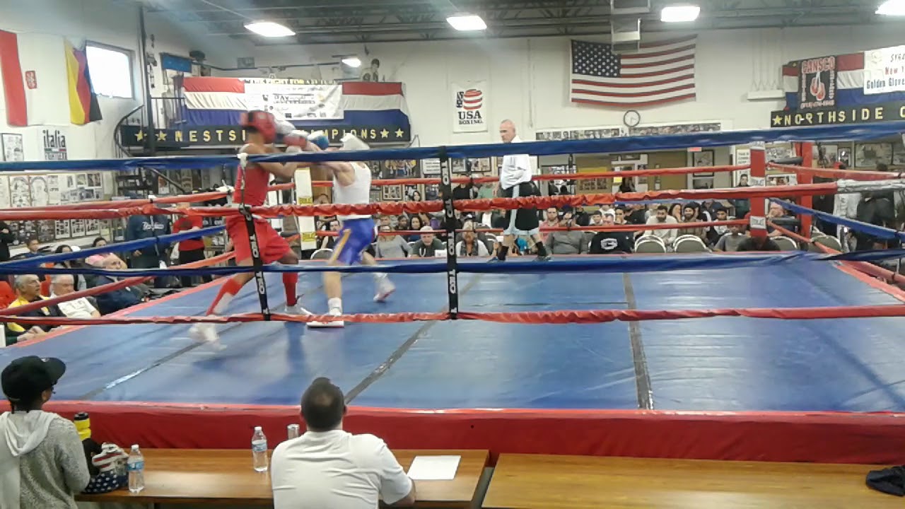 Gregory "Goldenboy " O'neal (red corner) boxing Vs bryce mills - YouTube