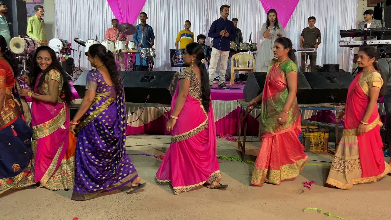 Kotda Chakar Marriage Dandiya Rass Divya Ben & Chandni Ben - YouTube
