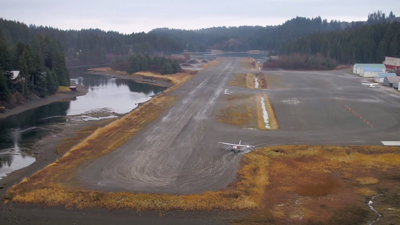 How to Fly: ACTUAL Soft Field Takeoff + Confined Airport - YouTube