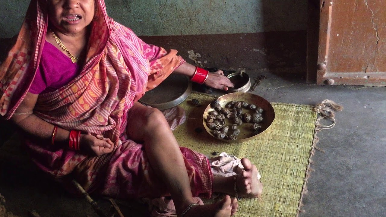 Thigh reeling of Tussar yarn from Cocoon - YouTube