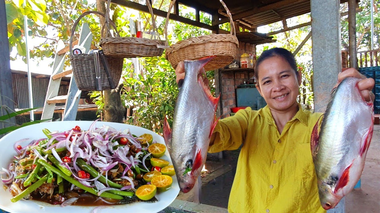 Crispy Fried Spot Pangasius with Soybean Sauce & Water Convolvulus ...
