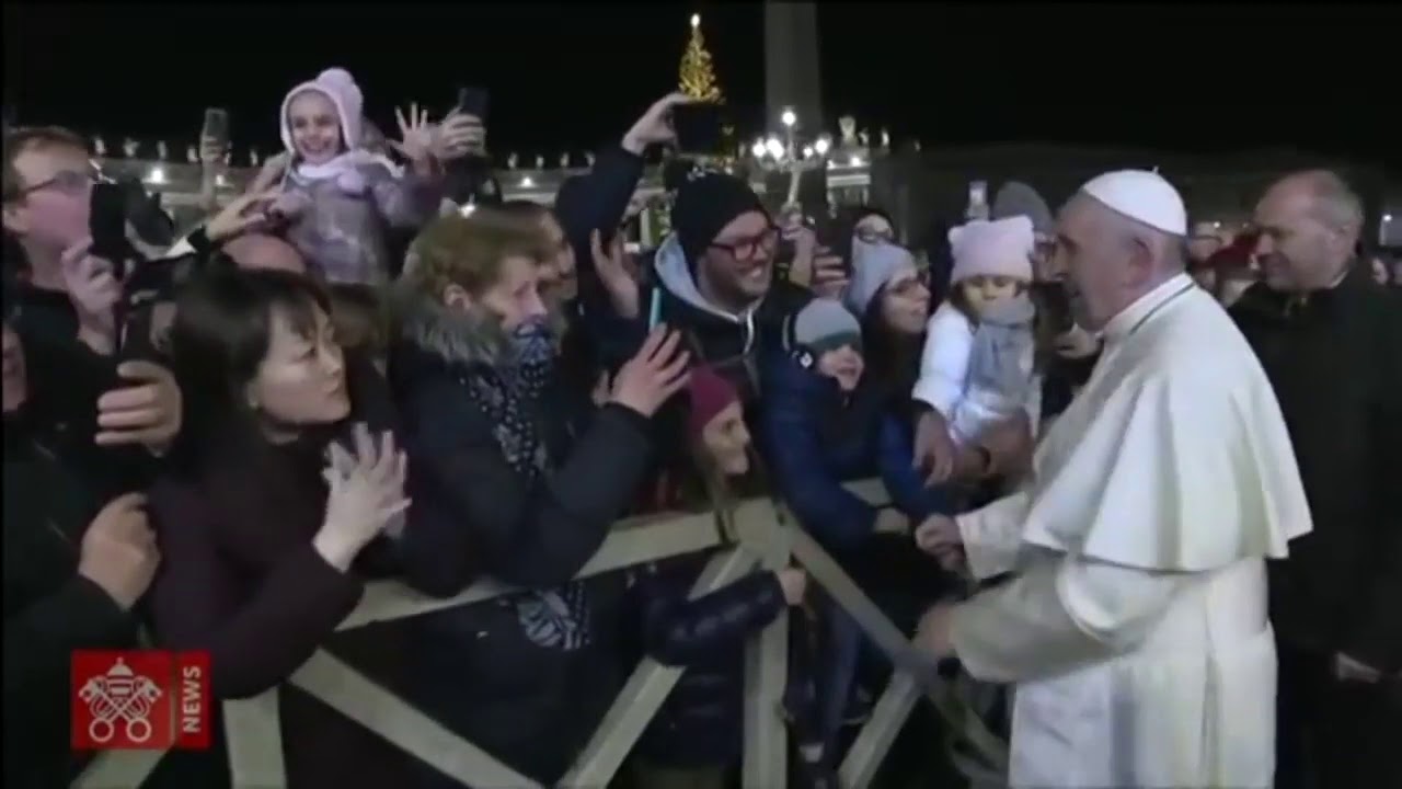 Pope gets visibly angry with woman who grabs his hand - YouTube