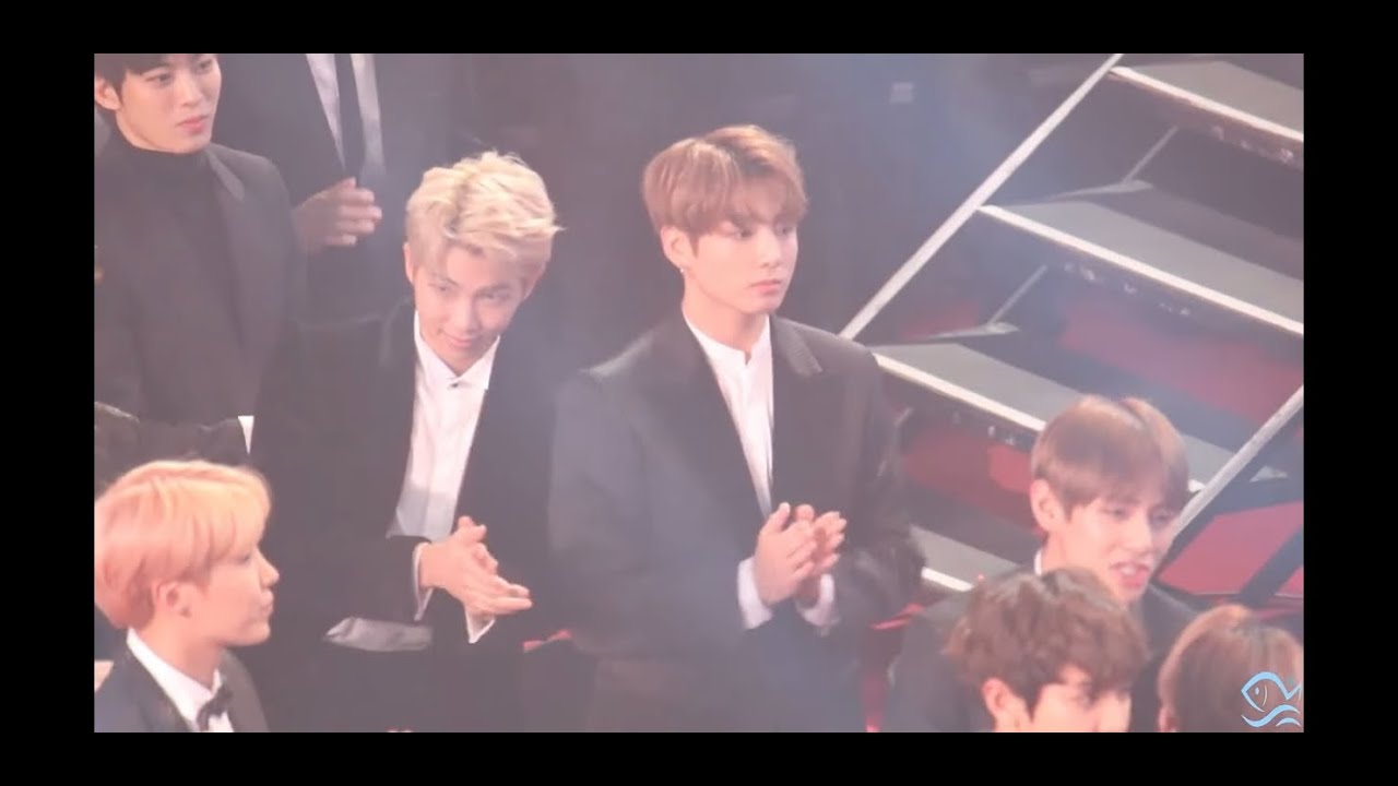 Bts reaction to Mamamoo's Winning Speech and Greetings @SMA 2017 - YouTube