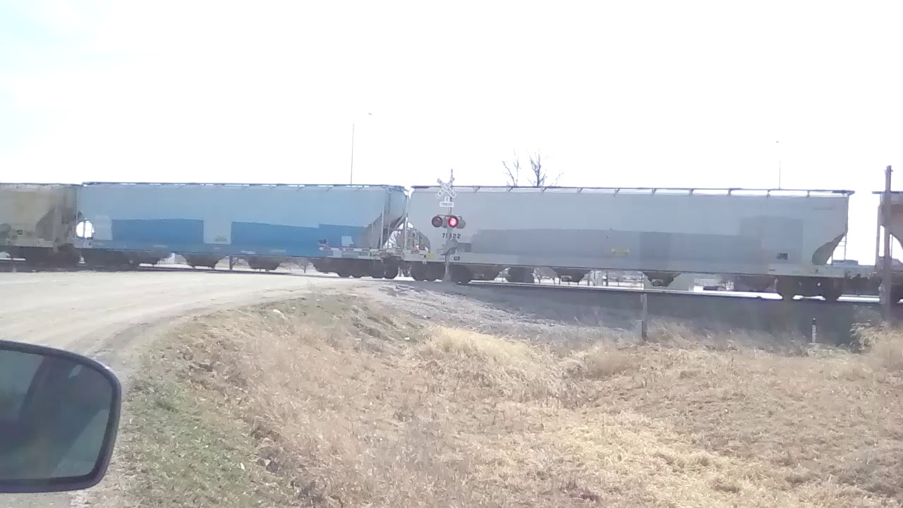 That sd70m with Santa fe with 650 - YouTube