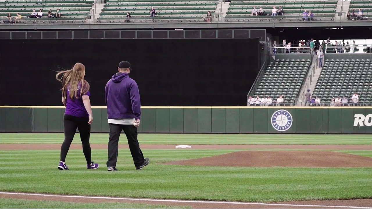 Gabbie Plain & Joe DeMers Mariners First Pitch - YouTube