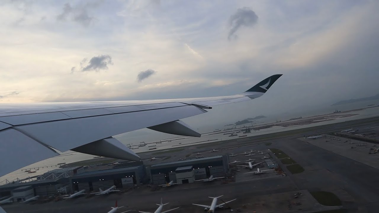 Cathay Pacific CX402 HKG ︎TPE HongKong ︎Taipei Economy Class 國泰航空 香港赤鱲角 ...
