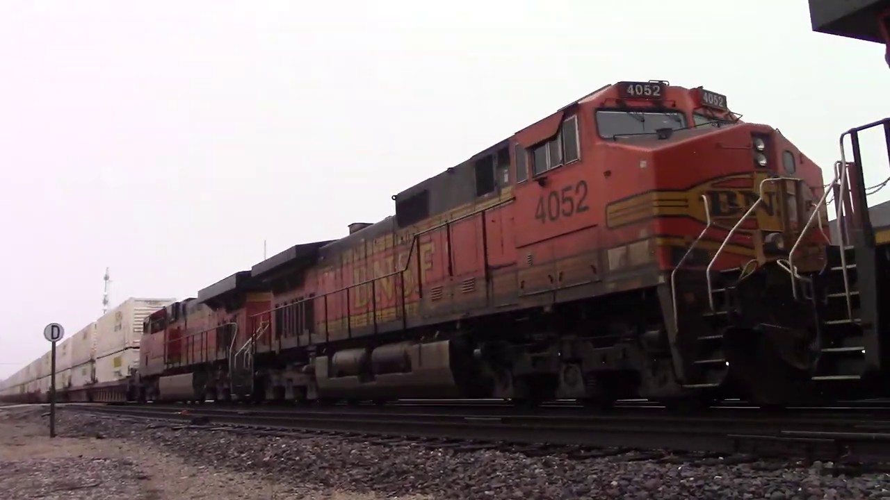 BNSF 7373 East in Coal City, IL 2/25/20 - YouTube