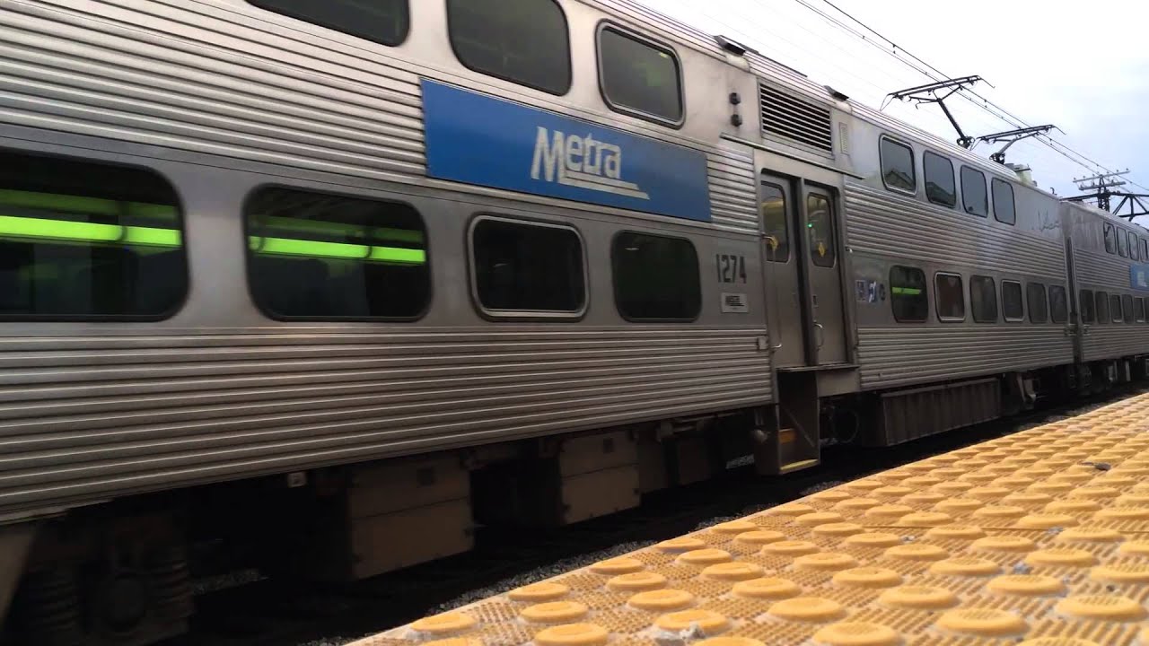 Metra electric arrives - YouTube