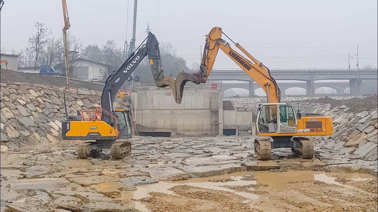 ARTE e PRECISIONE 😍 realizzazione selciatone e scogliere 🚧 - YouTube