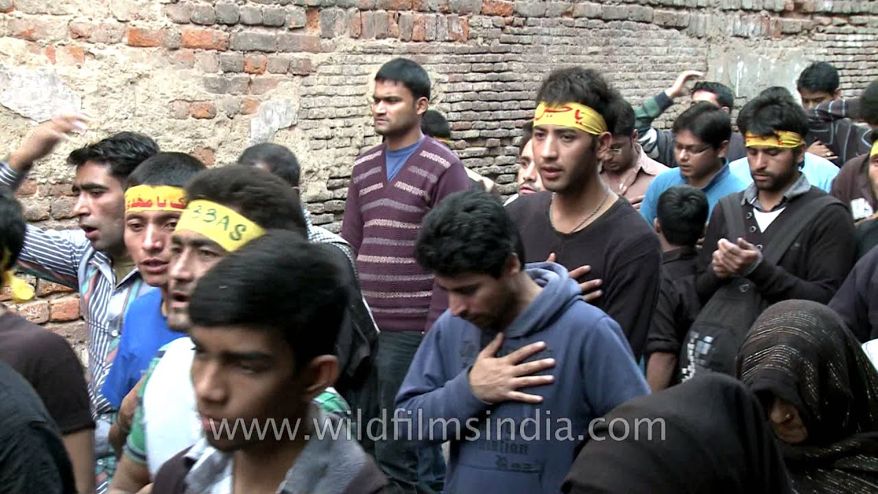 Shia Muslim mens' procession during Muharram - YouTube