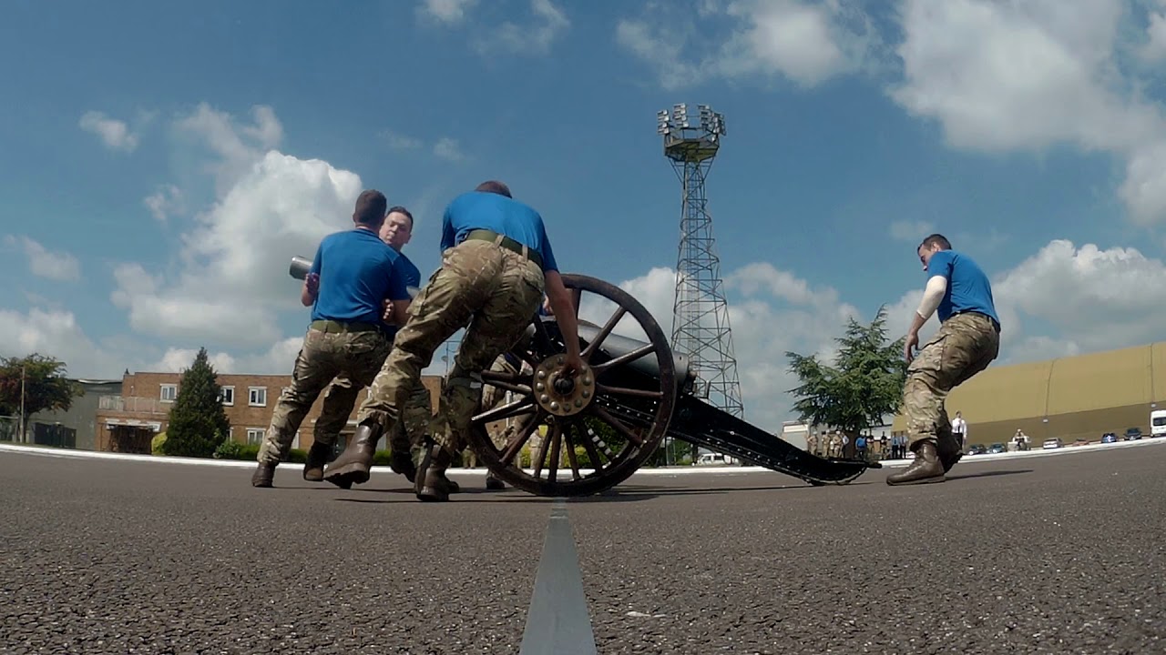 MOD Corsham Field Gun Crew, Gun Run Team Demonstration - YouTube