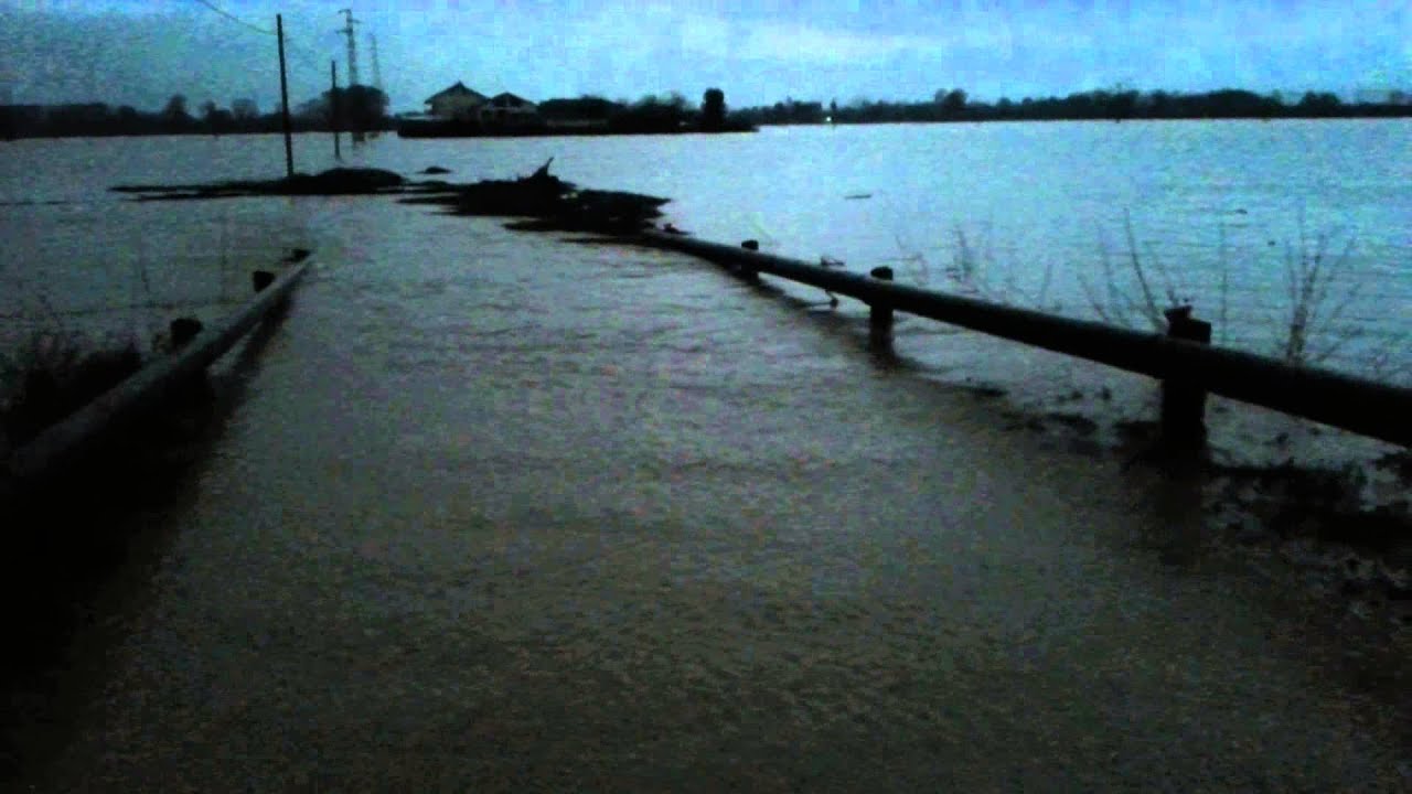 Esondazione Fiume Bormida, Alessandria 15 11 2014 - YouTube