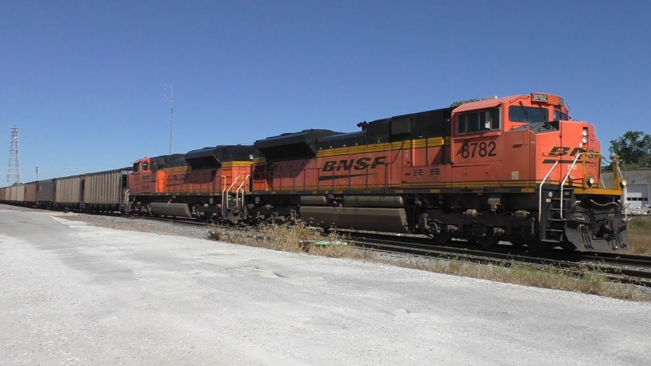 BNSF 8782 Horn Action - YouTube