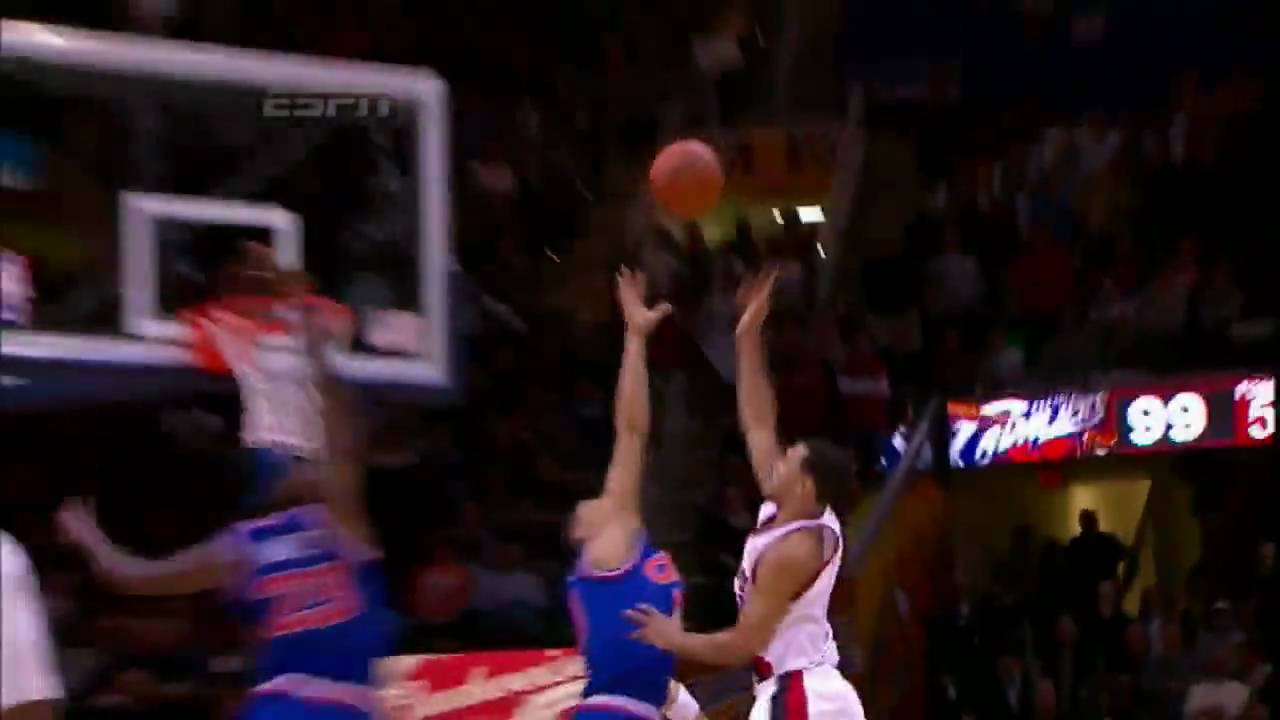 Lebron James Amazing Block on Brandon Roy - YouTube