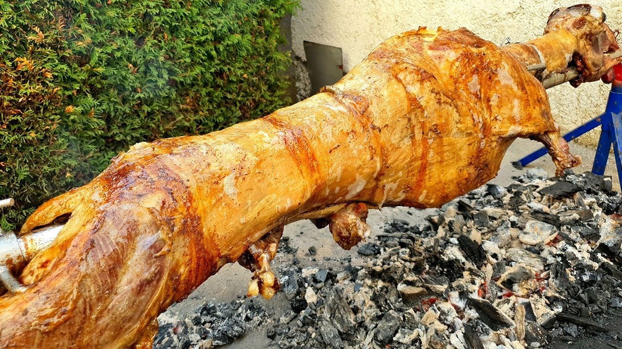 Jagnje 13kg pečeno na ražnju. Pečenje za praznike. - YouTube