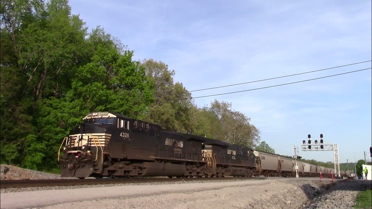 NS #4326 leads a NS grain train through Burnside, KY - YouTube