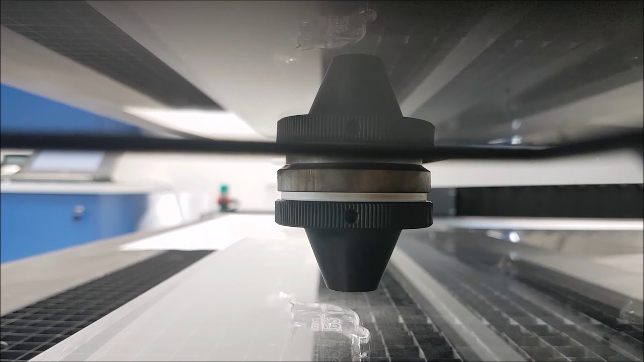 Sei Mercury 609 - 400 Watt laser - 20 mm acrylaat markeren en snijden - Tripa Converting ...