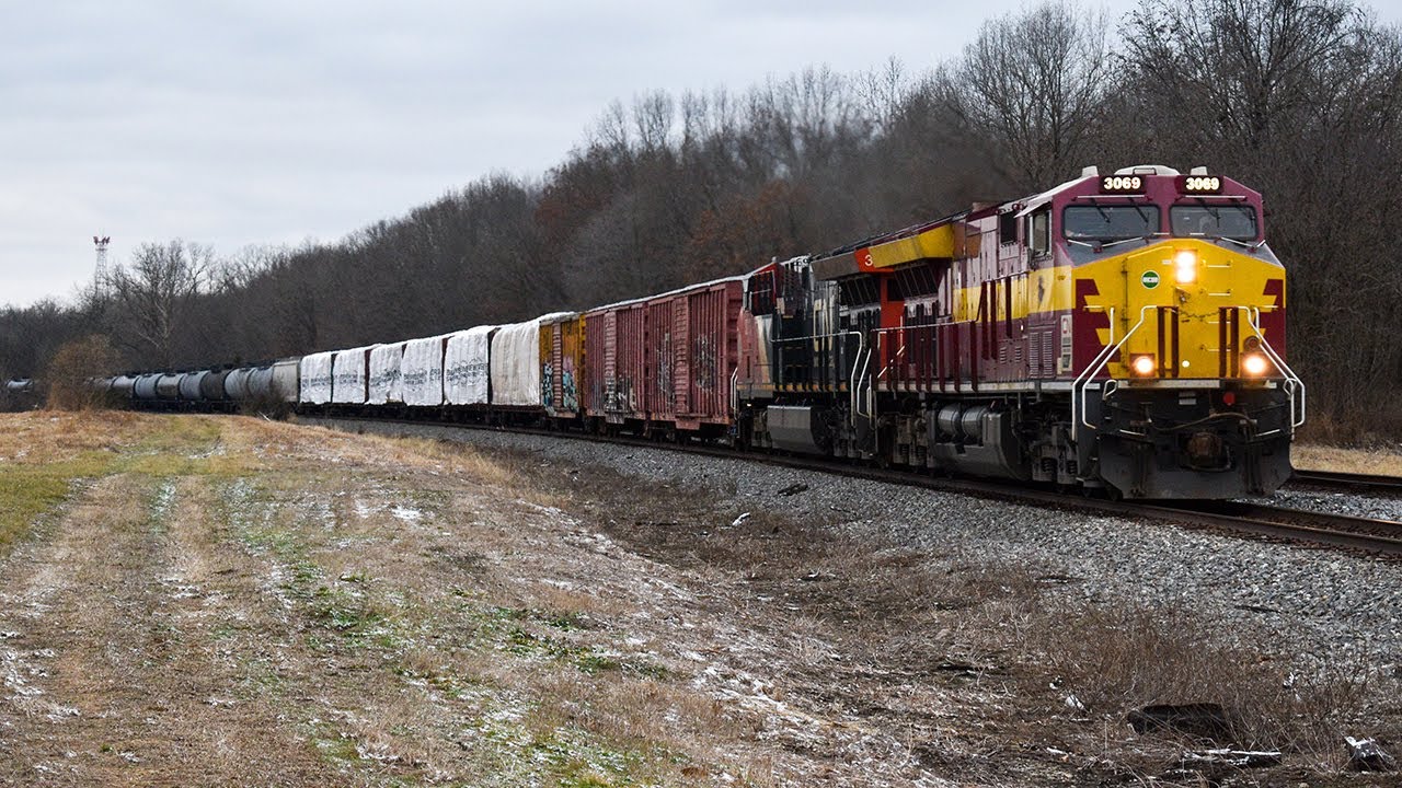 CN 3069 Wisconsin Central leads CN M39671 - YouTube