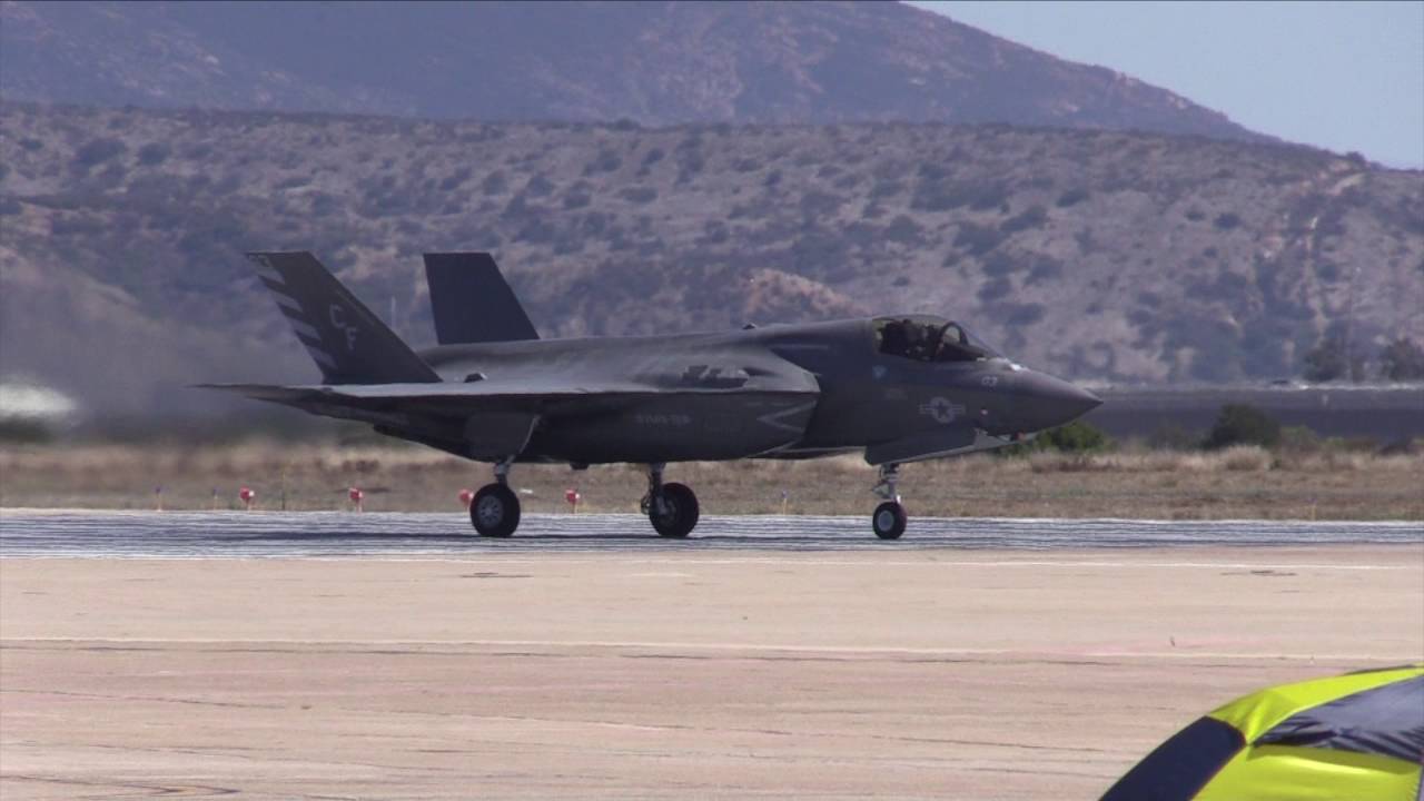 Air show 2016 featuring the f 35 B - YouTube