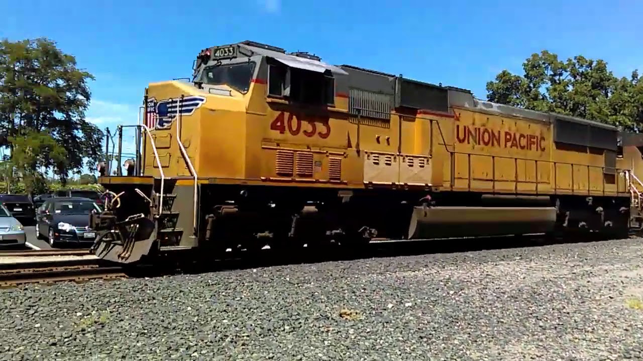 Up 4033 dirty dirt train going through pleasanton - YouTube