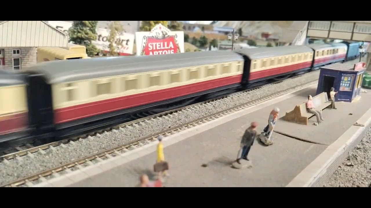 4469 gadwall/sir Ralph Wedgewood on the Tyneside express - YouTube