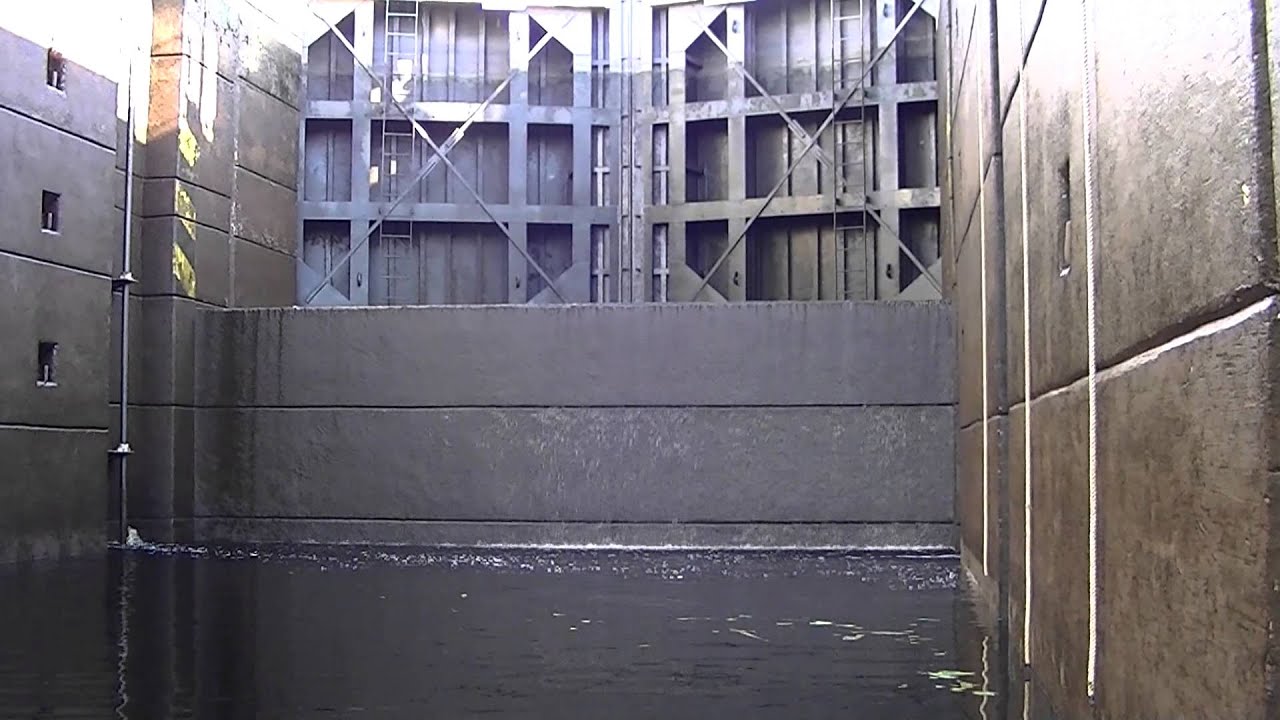 Entering Moss Bluff Locks from the downstream side - YouTube