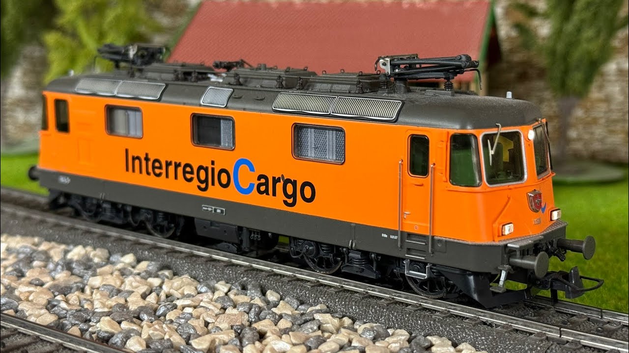 Roco Re 420 InterregioCargo - YouTube