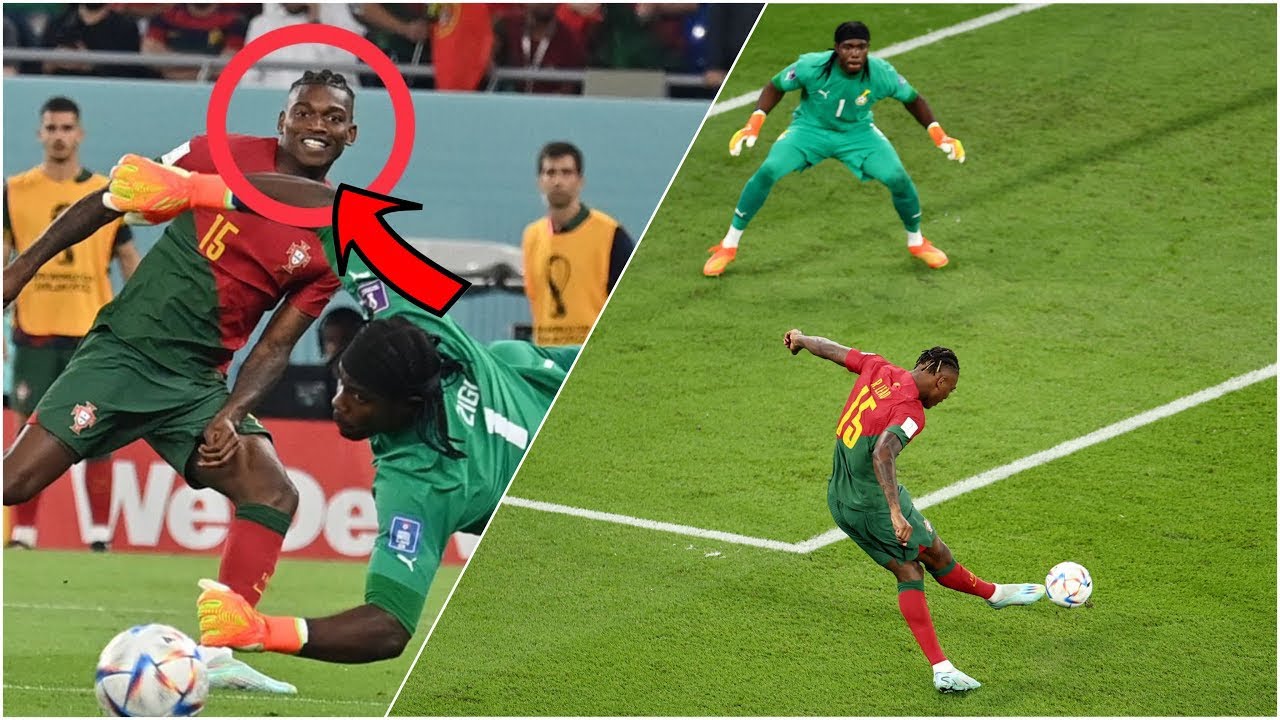 Rafael Leão Keeps On Smiling While Playing Football.. 😁😂 - YouTube