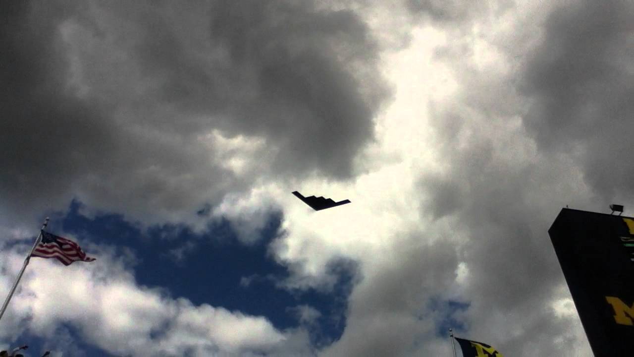 B2 Stealth Bomber Michigan Stadium Flyover - YouTube