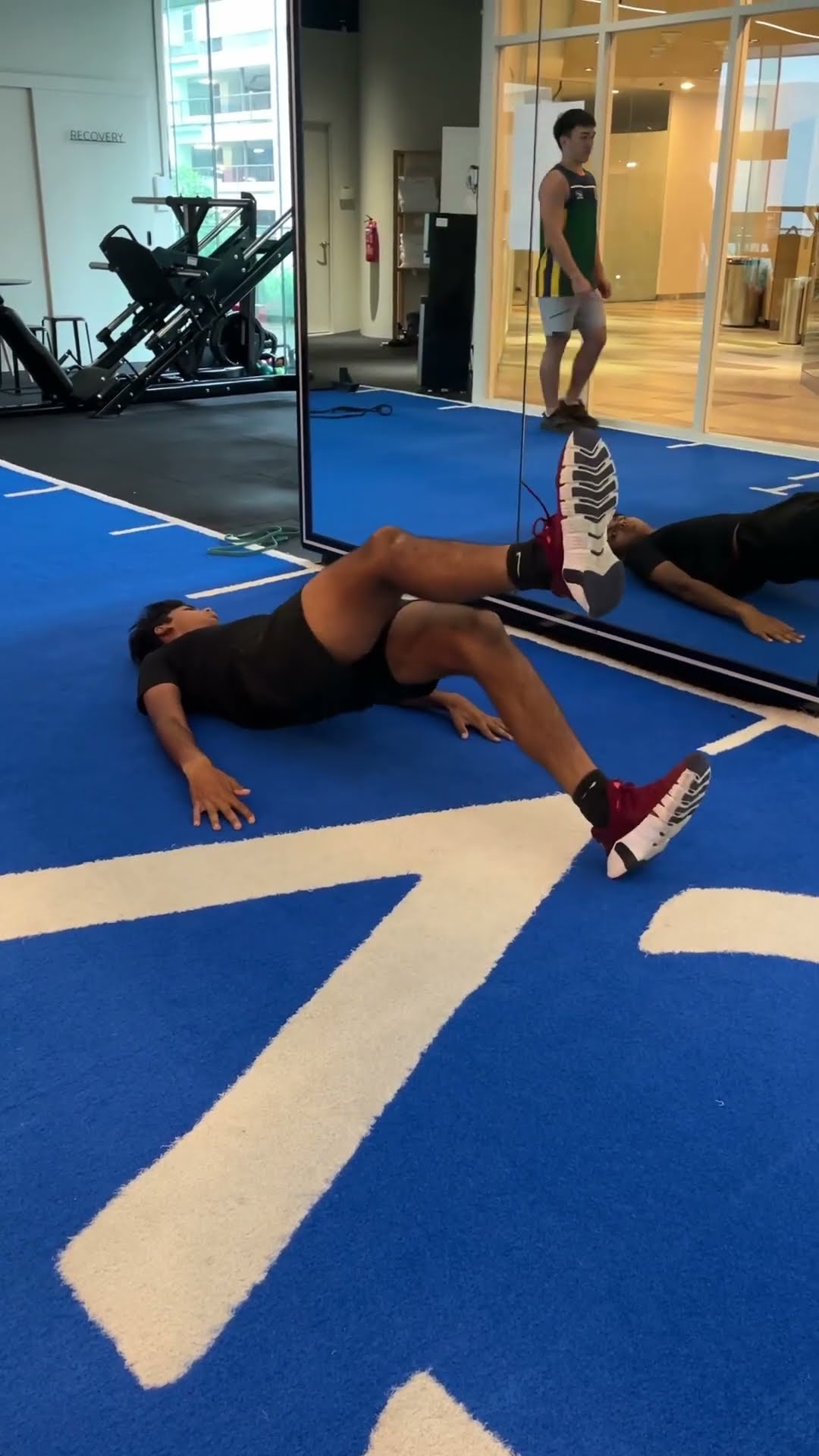 Hamstring Bridge Switch (Floor) - YouTube