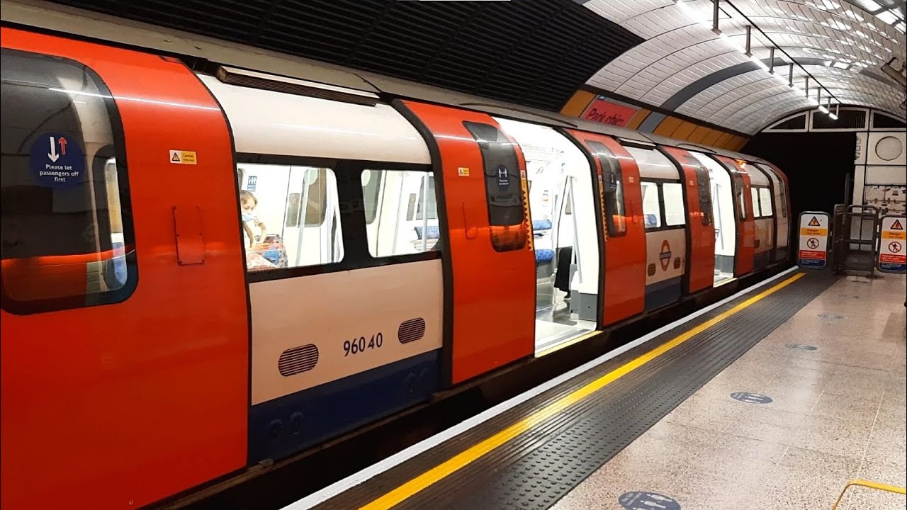 Jubilee Line 1996 Stock | London Jubilee Line 1996TS Stock Departing ...