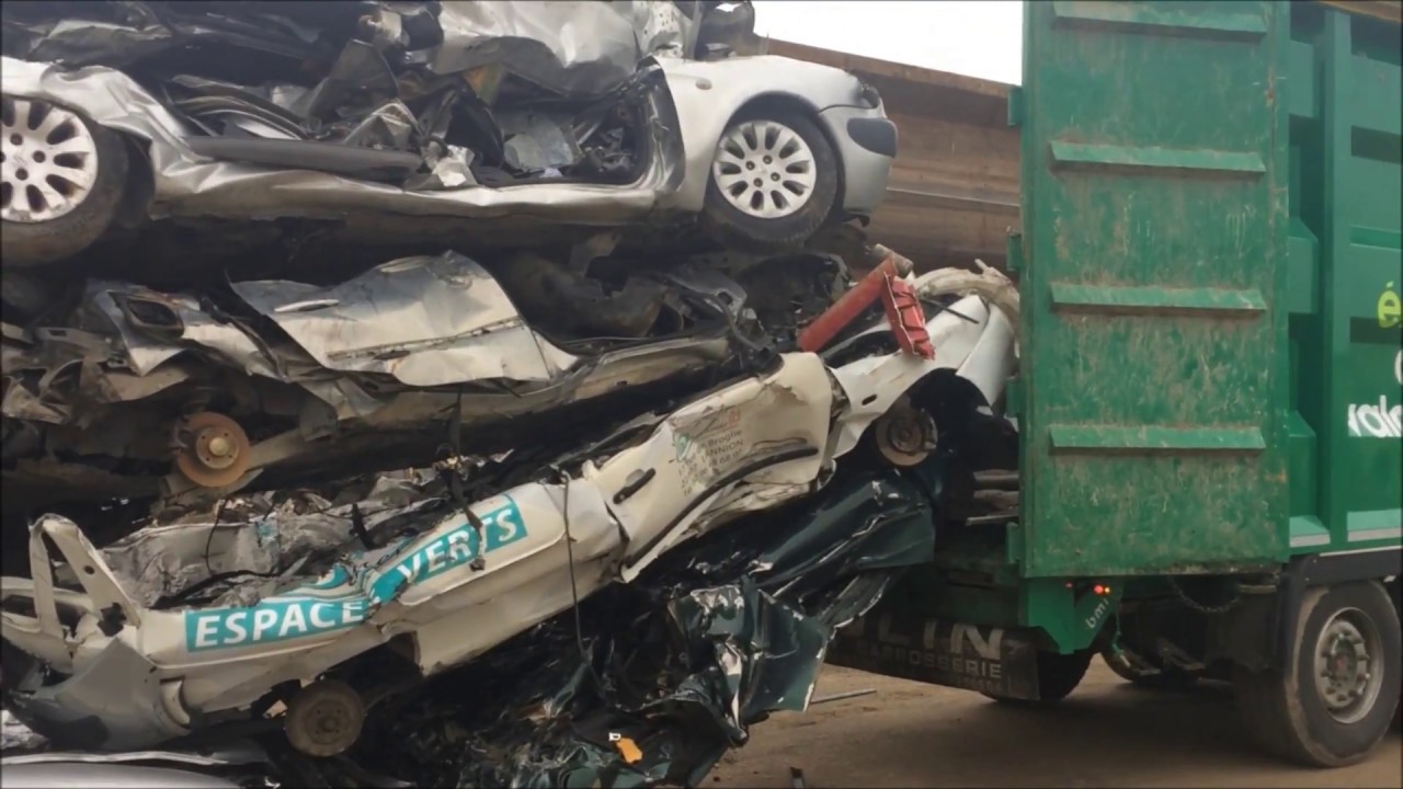 The bmi MetalMover Walking Floor® trailer in action - YouTube