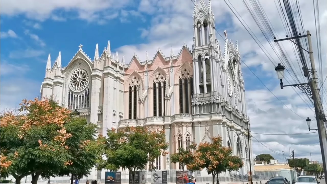 El Templo Expiatorio de León, Guanajuato y entrevista a su rector: Mons ...