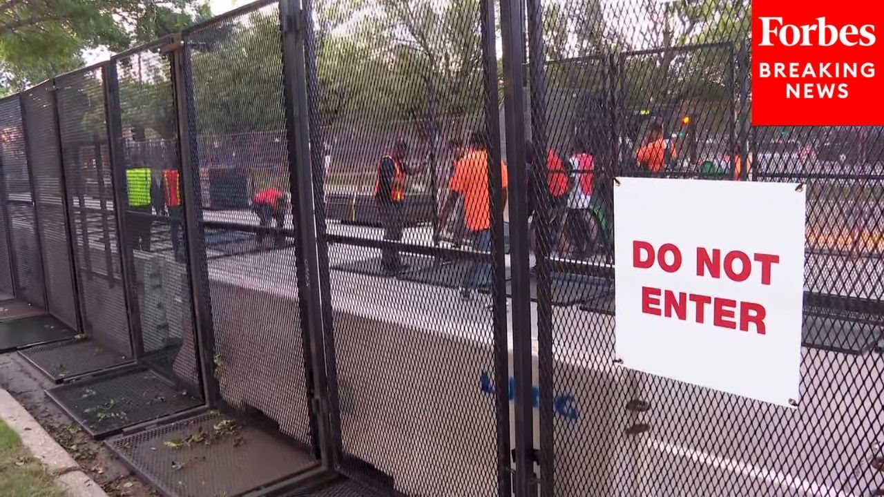 Chicago Crews Install Additional Security Fencing Outside The Arena ...