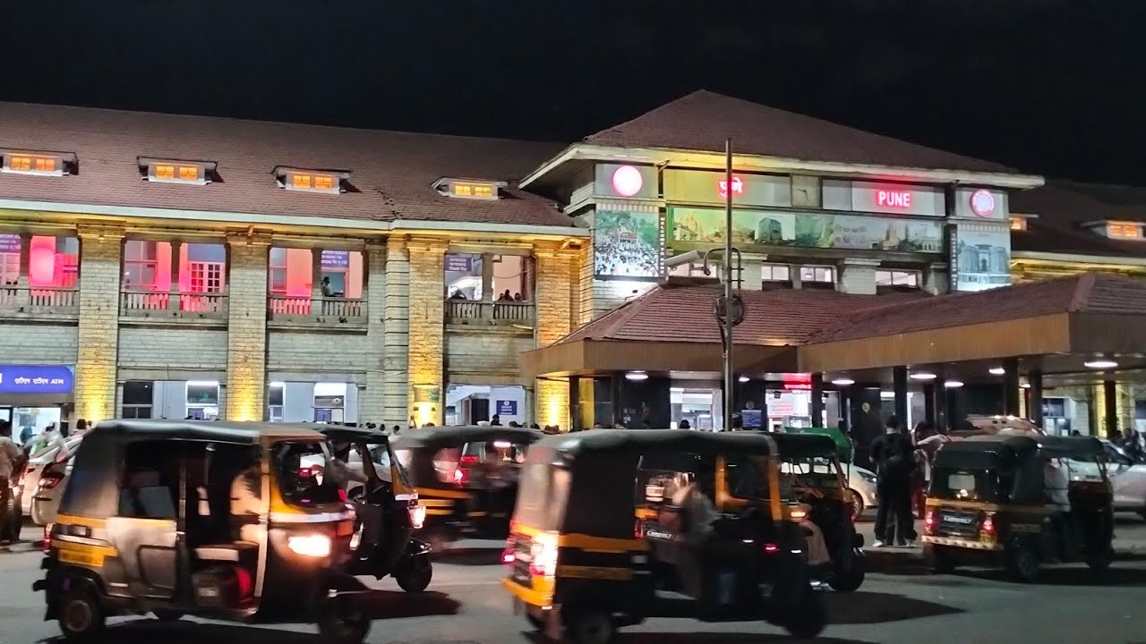 165 years old Pune railway station #indianrailways #pune - YouTube