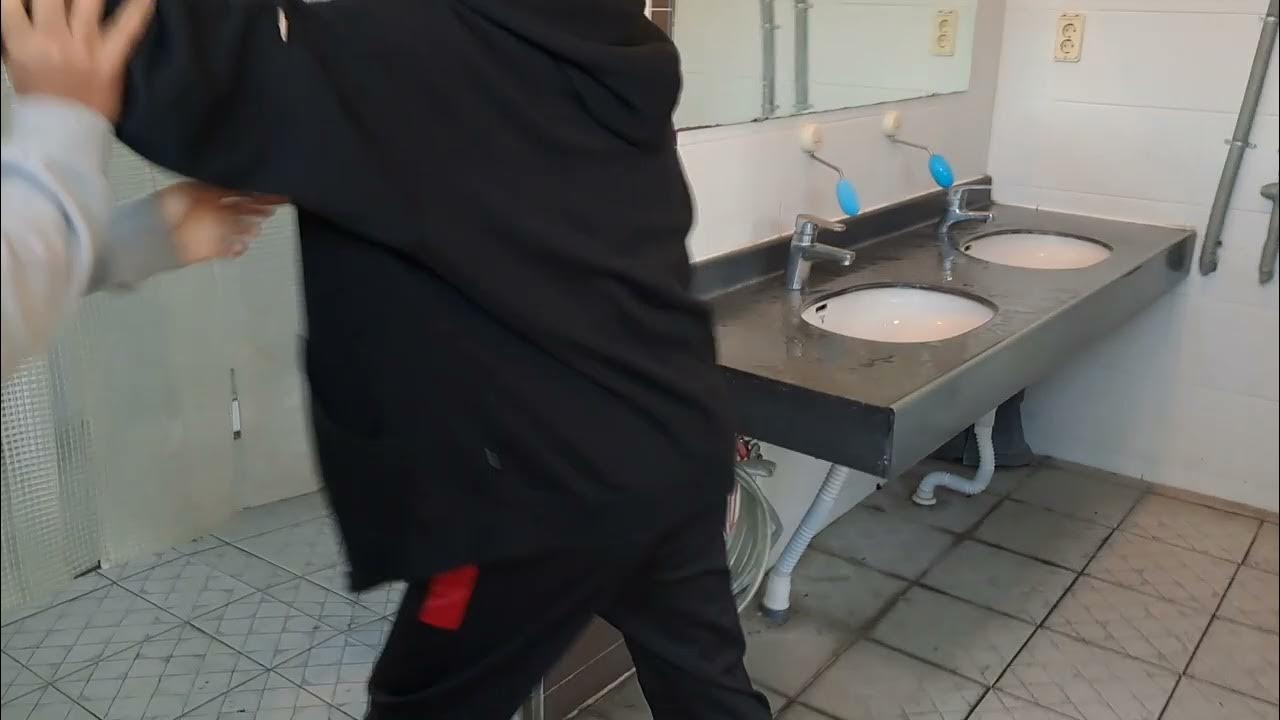 학교폭력 방관자 시점 작살난 남자화장실 Youtube