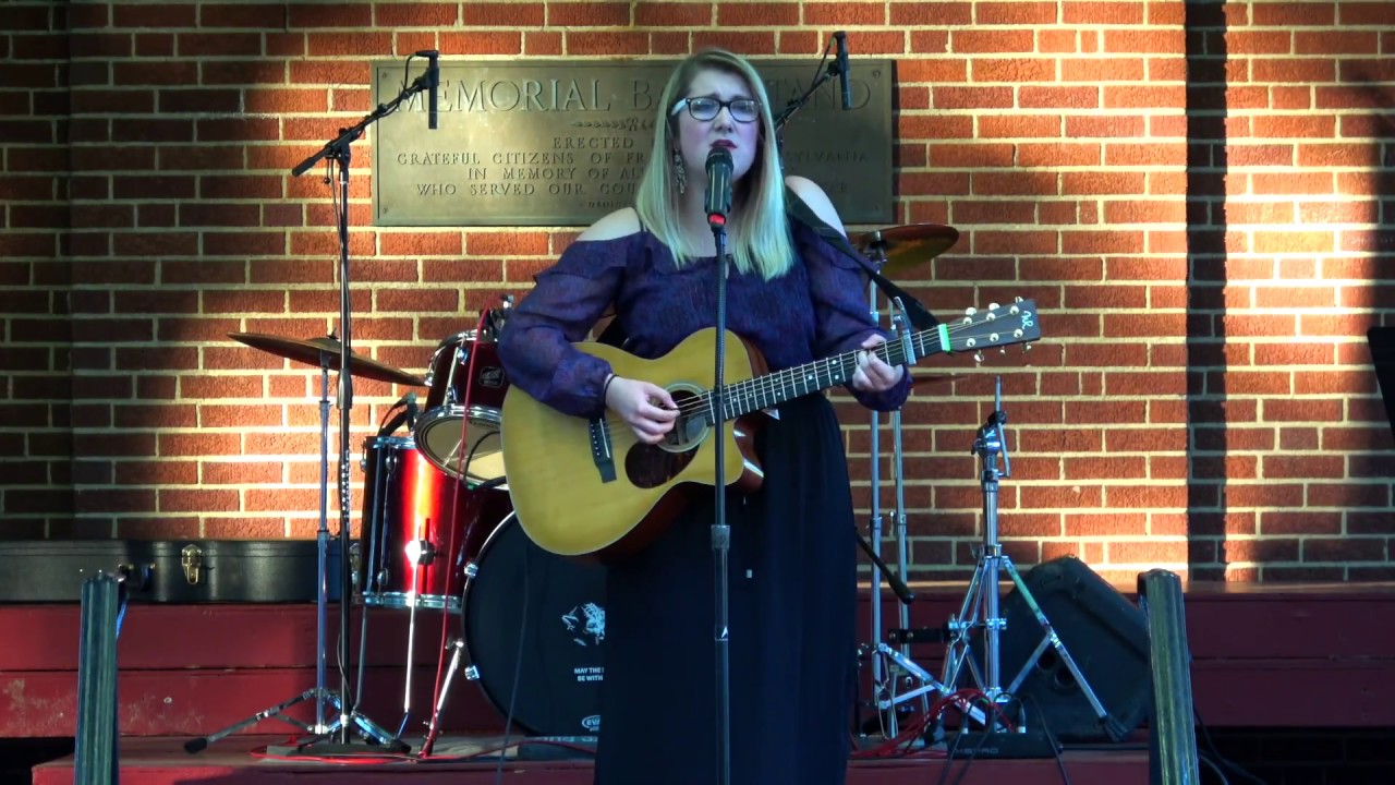 Ashleigh Bennett performing "Simple Twist of Fate" - YouTube
