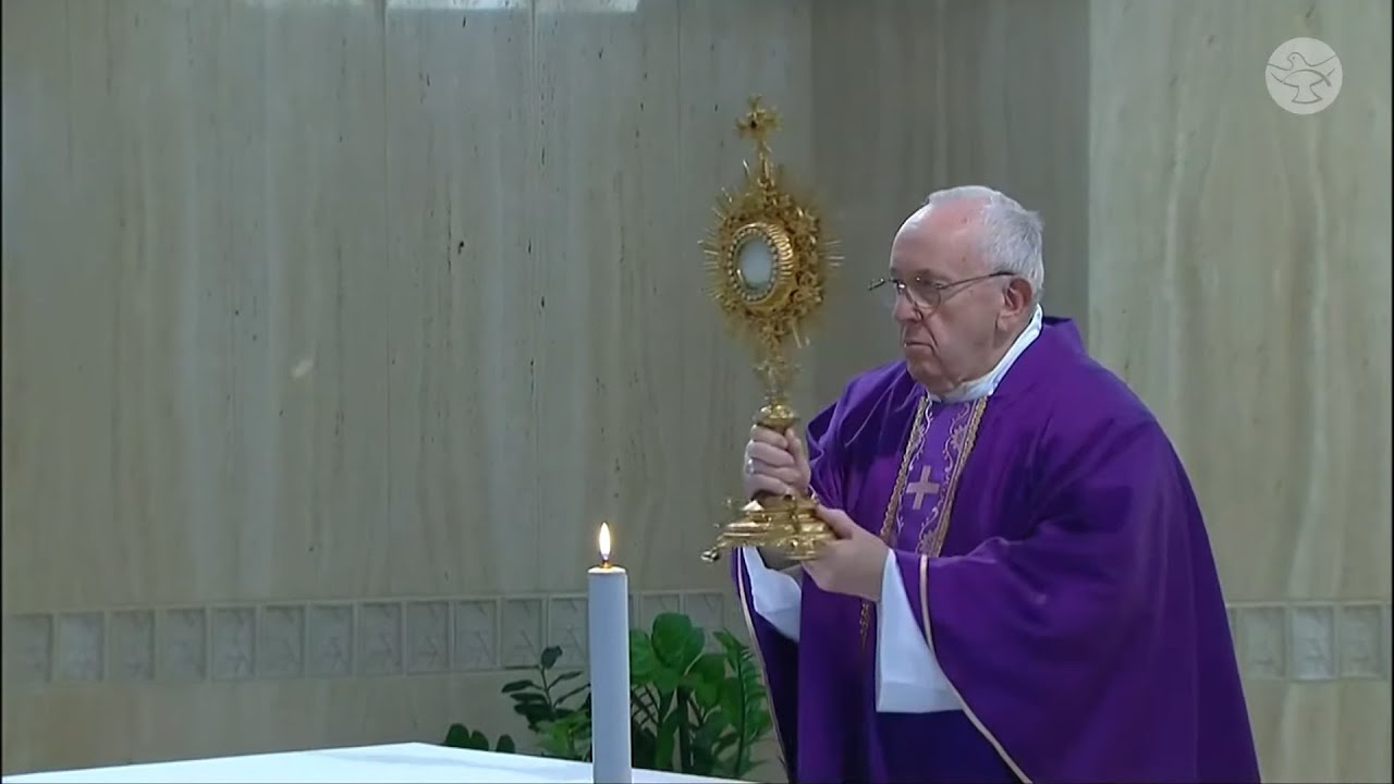 Benediction of the Blessed Sacrament by Pope Francis at Casa Santa ...